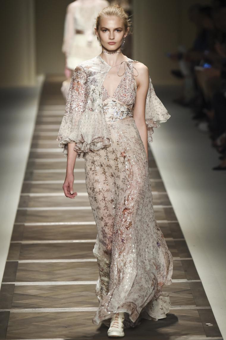 Романтичная коллекция Etro: 40 нежных и воздушных нарядов сезона весна-лето 2016