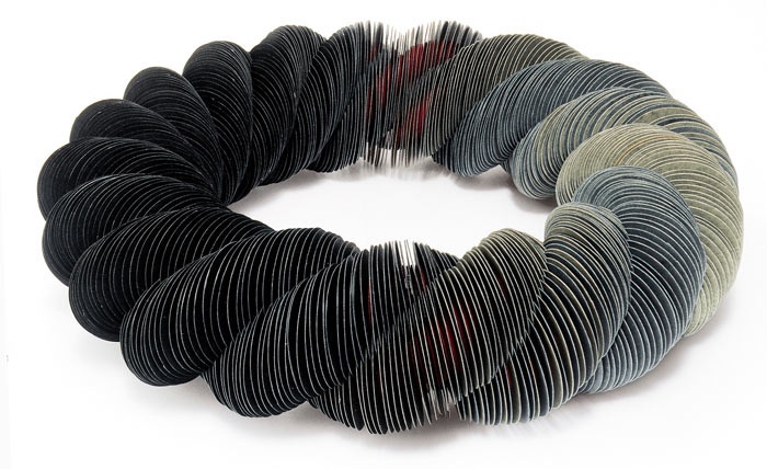 Бумажная бижутерия от Nel Linssen