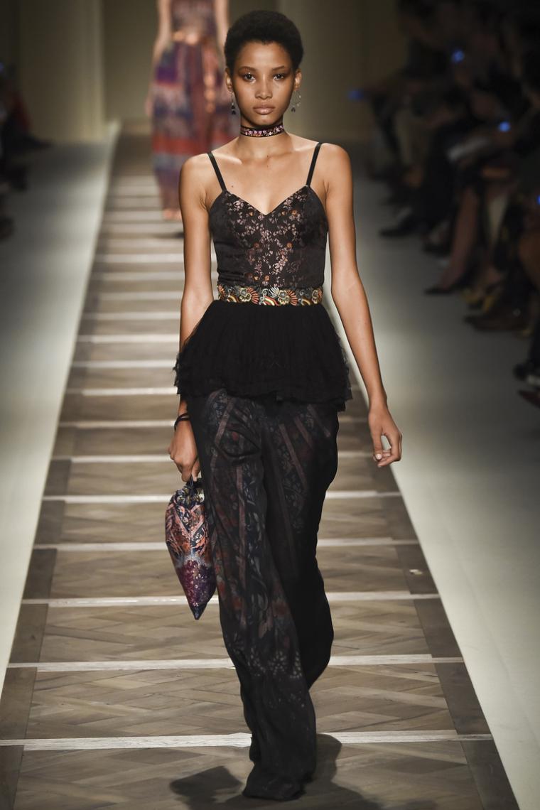 Романтичная коллекция Etro: 40 нежных и воздушных нарядов сезона весна-лето 2016